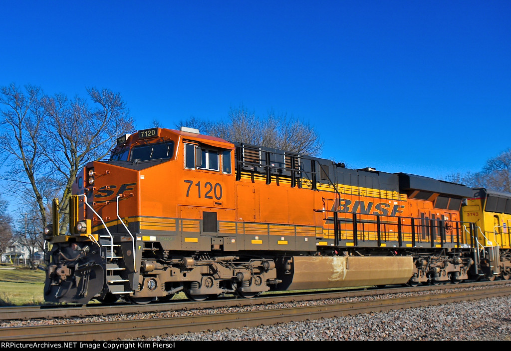 BNSF 7120